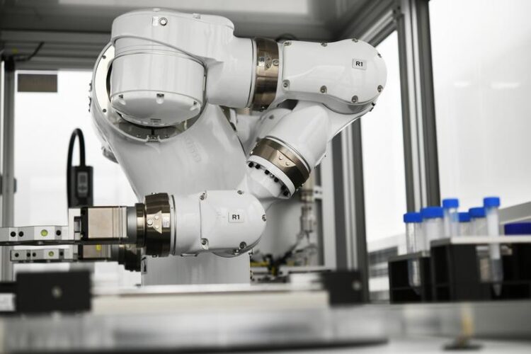 Robots in Nanoparticle Production - Reliable, Fast and Safe ...
